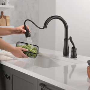 Delta Faucet Leland Pull Down Kitchen Faucet, Black Kitchen Faucets with Pull Down Sprayer, Kitchen Sink Faucet, Magnetic Docking Spray Head, 1.8 GPM Water Flow, Matte Black 978-BL-DST