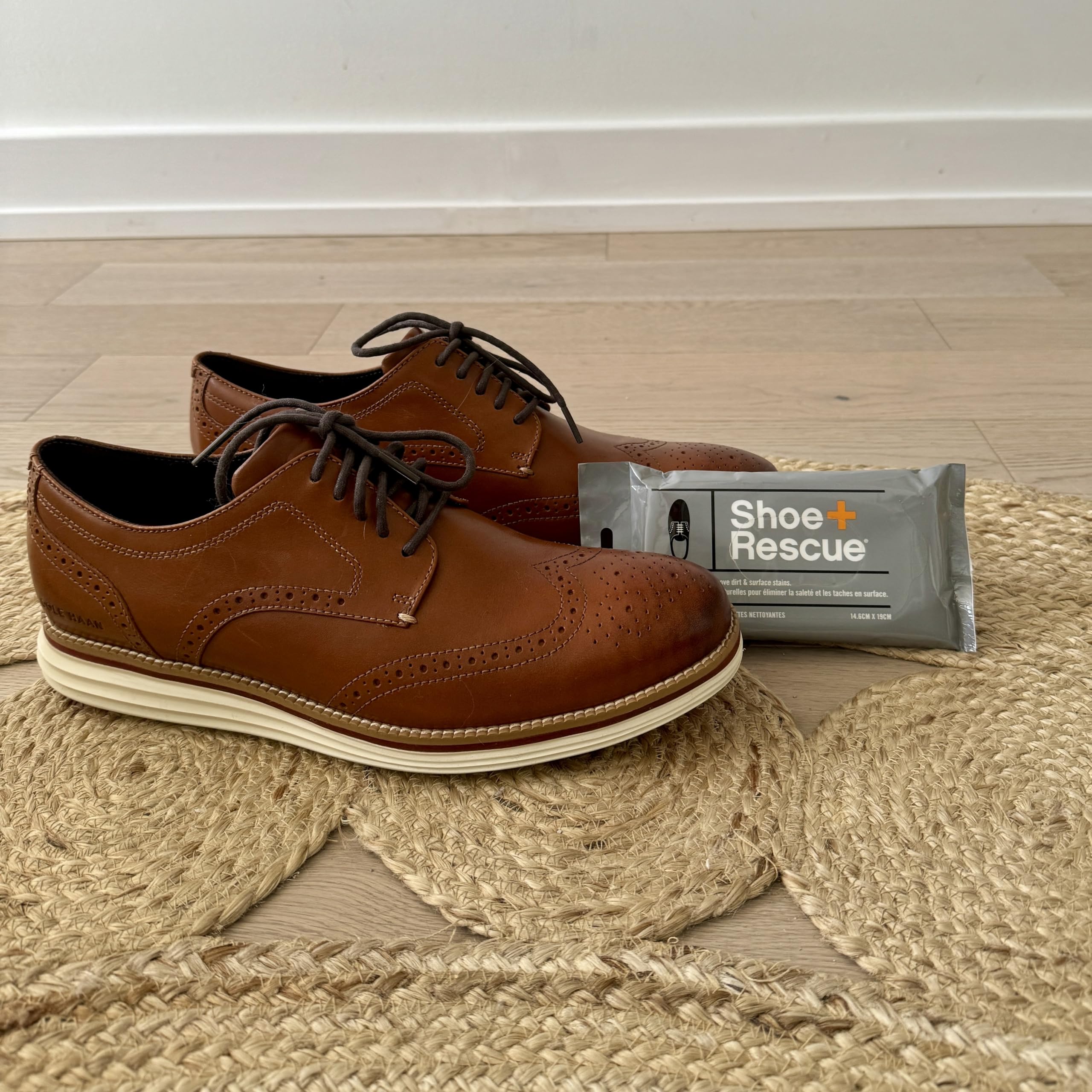 ShoeRescue all-natural cleaning wipes for leather and suede shoes. Remove surface stains & grime. Re-sealable pack of 15 wipes.