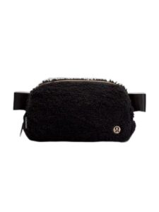 lululemon athletica everywhere fleece belt bag (black)