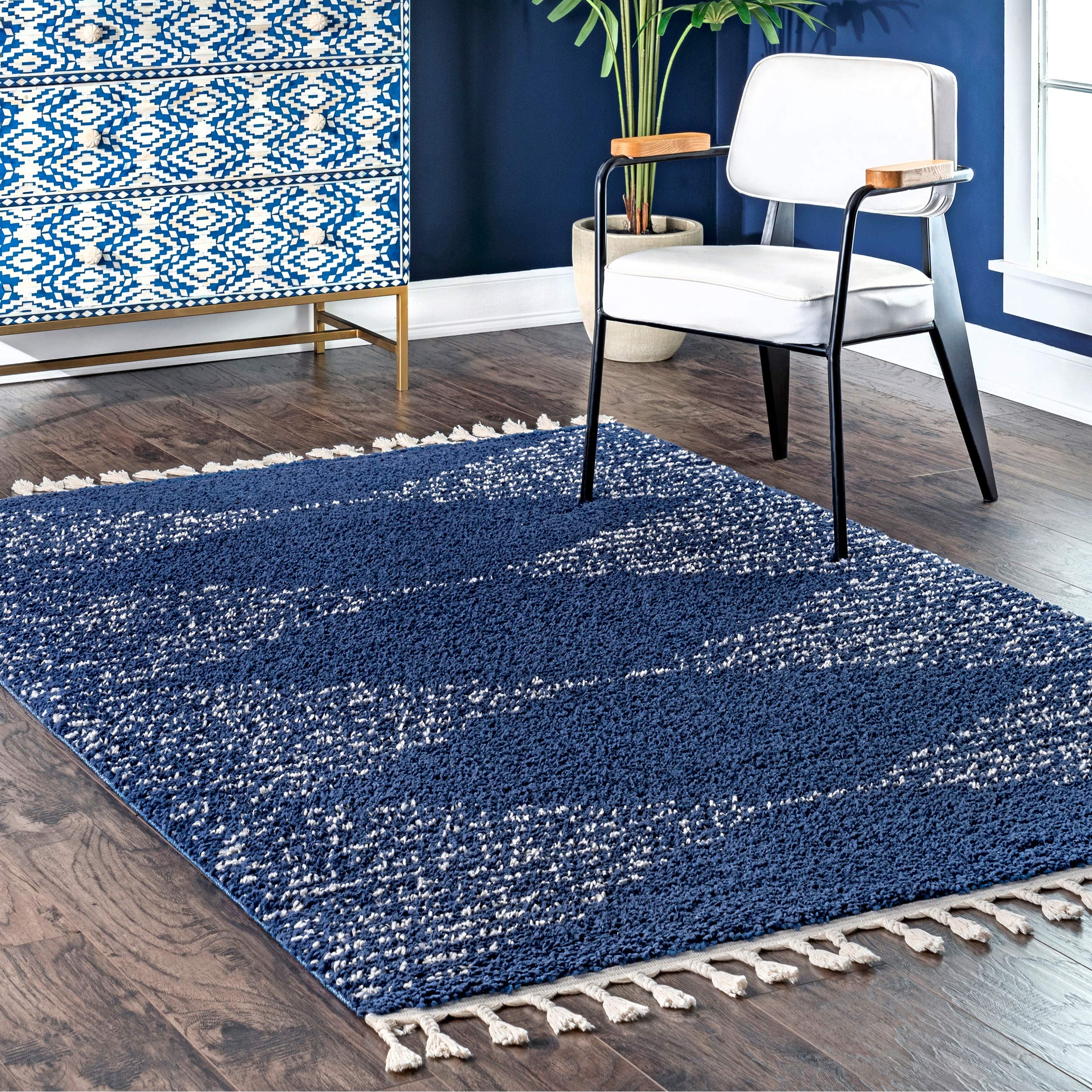 nuLOOM Bria Moroccan Shag Tasseled Area Rug - 5x8 Shag Area Rug Modern/Contemporary Blue/Ivory Rugs for Living Room Bedroom Dining Room Nursery