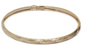 floreo 10k yellow gold 4mm bangle bracelet flexible round with diamond cut design, 7 inch