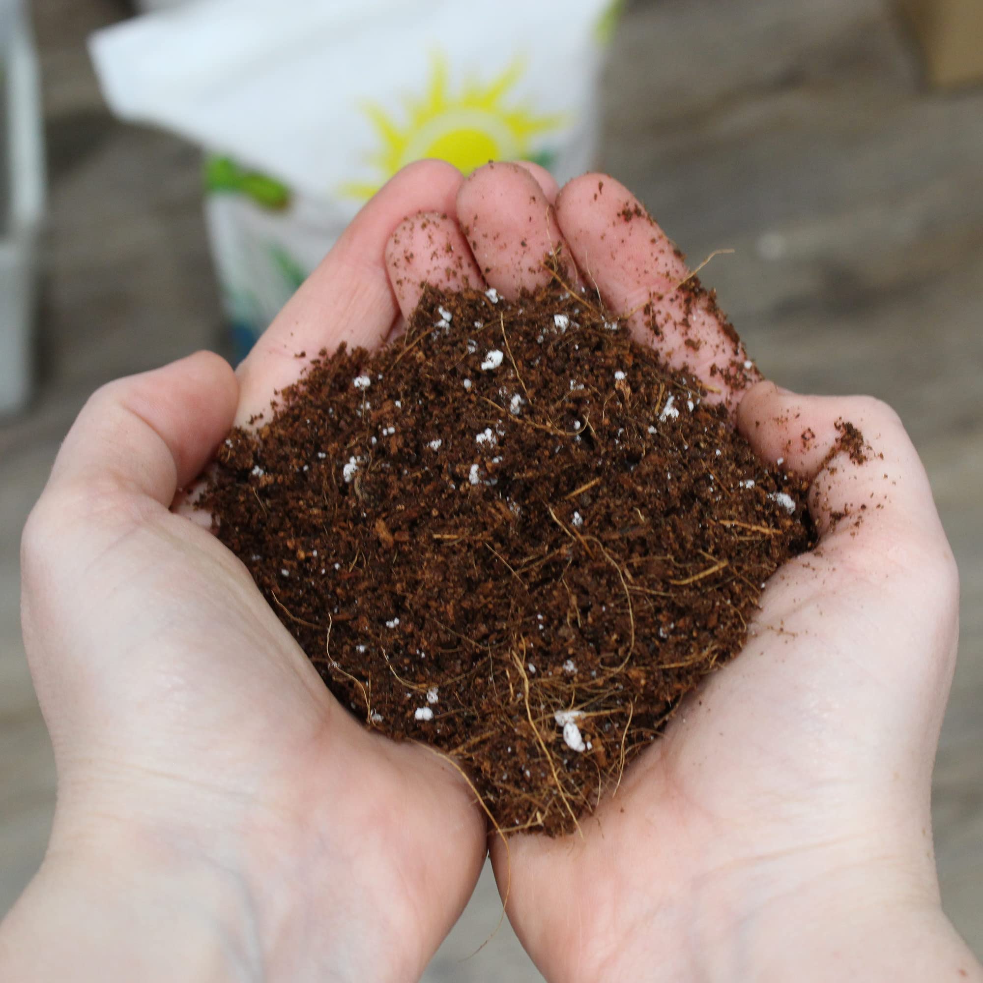 Coco Peat Perlite Potting Mix (8 Quarts), Loose Coconut Coir and Perlite