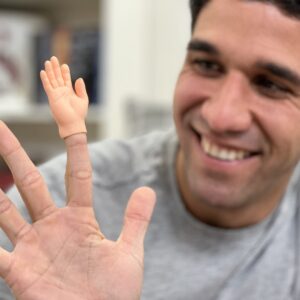 DR DINGUS Finger Hand & Feet Puppets - 4 Hands, 4 Feet, 4 Handles - Premium Rubber Little Tiny Finger Hands – Fun and Realistic Design – Ideal Gag Present