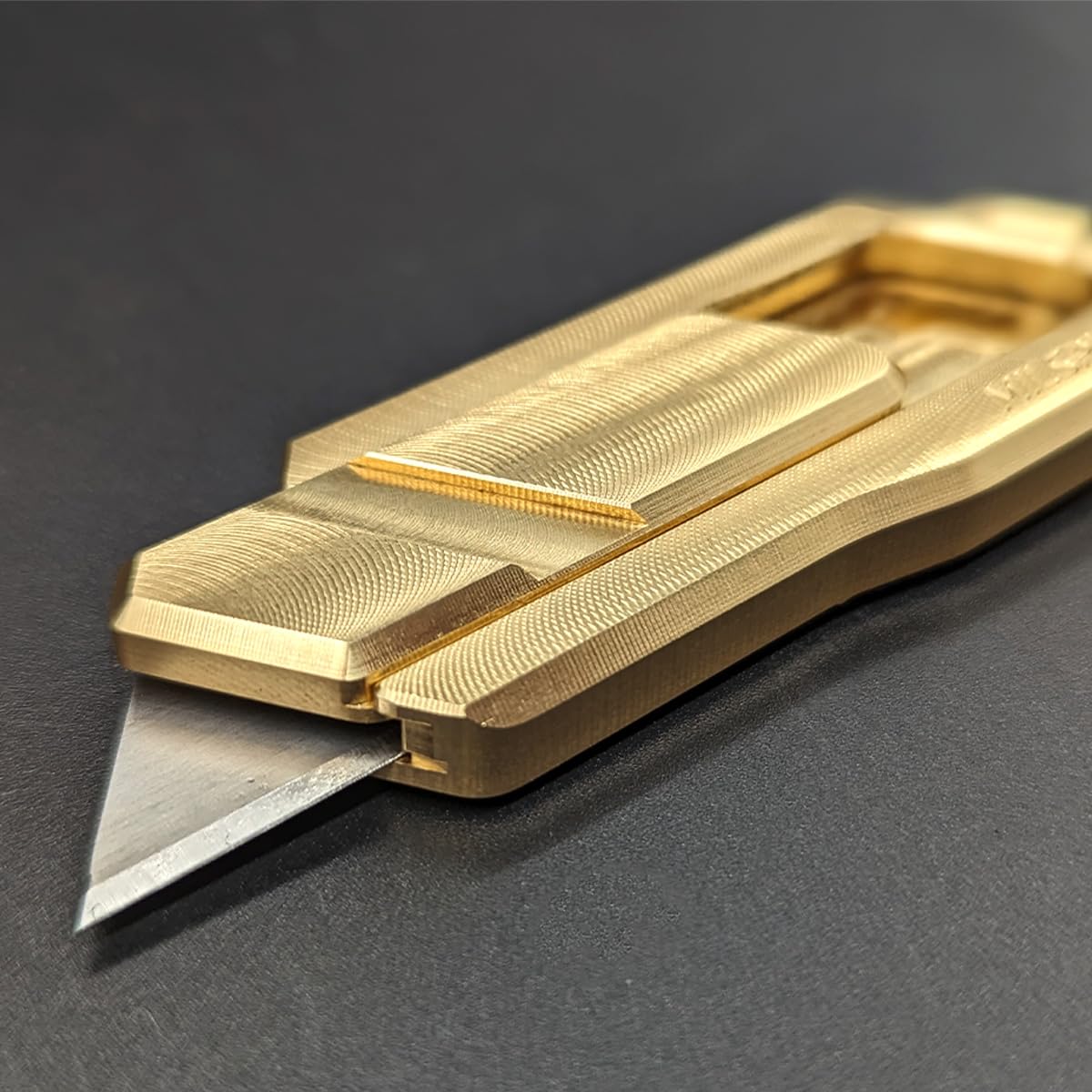 Milspin Magnus Brass EDC Utility Knife with Retractable Razor and 5 Blades