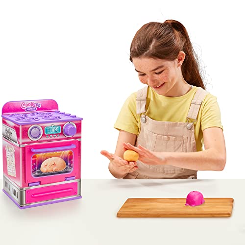 COOKEEZ MAKERY Cinnamon Treatz Oven. Mix & Make a Plush Best Friend! Place Your Dough in The Oven and Be Amazed When A Warm, Scented, Interactive, Friend Comes Out! Which Will You Make?