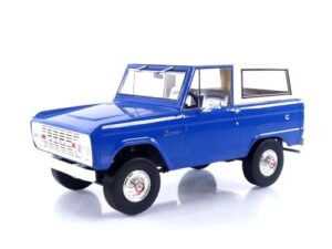 greenlight 1966 ford bronco blue with cream top 26th annual woodward dream cruise featured heritage vehicle artisan collection 1/18 diecast model car