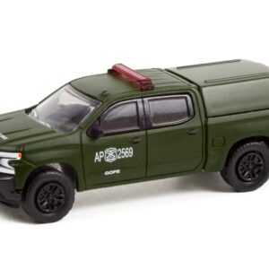 2021 Chevy Silverado LT Trail Boss Z71 Pickup Truck w/Camper Shell Matt Green Carabineros de Chile 1/64 Diecast Model Car by Greenlight