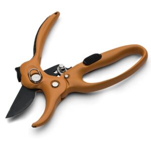 kings county tools ratcheting hand pruner | extra cutting strength | adjust grip to activate ratchet mechanism | cast aluminum with rubber grip on handle | carbon steel blade