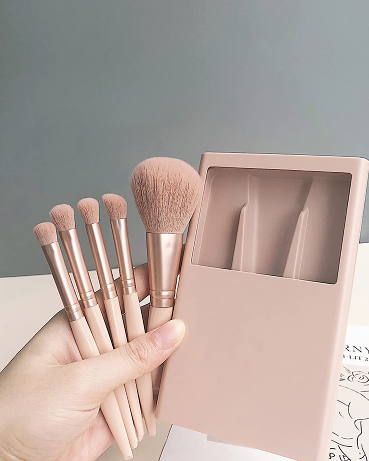 Travel Size Makeup Brushes Set, Easy-taken Mini Makeup Brush Set with Case and Mirror, Small Complete Function Cosmetic Brushes Kit Perfect for On The Go (Apricot)