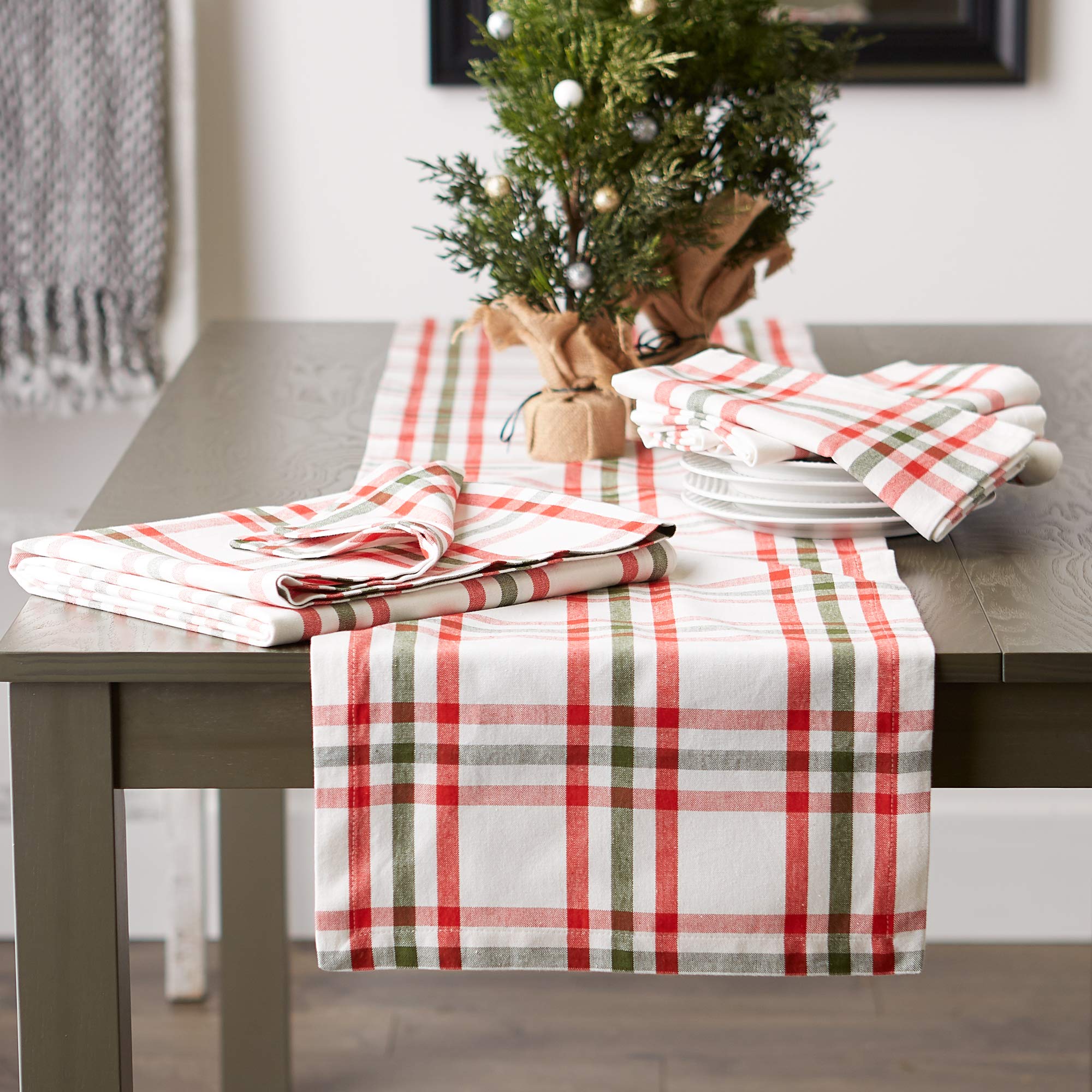 DII Jolly Christmas Tree Collection Holiday Table & Kitchen Décor, Tablecloth, 70" Round, Christmas Plaid