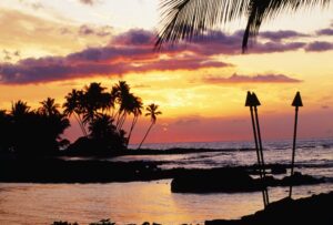 posterazzi hawaii big island kohala waiulua bay orange sunset with palm trees and tiki torches poster print, (19 x 12)