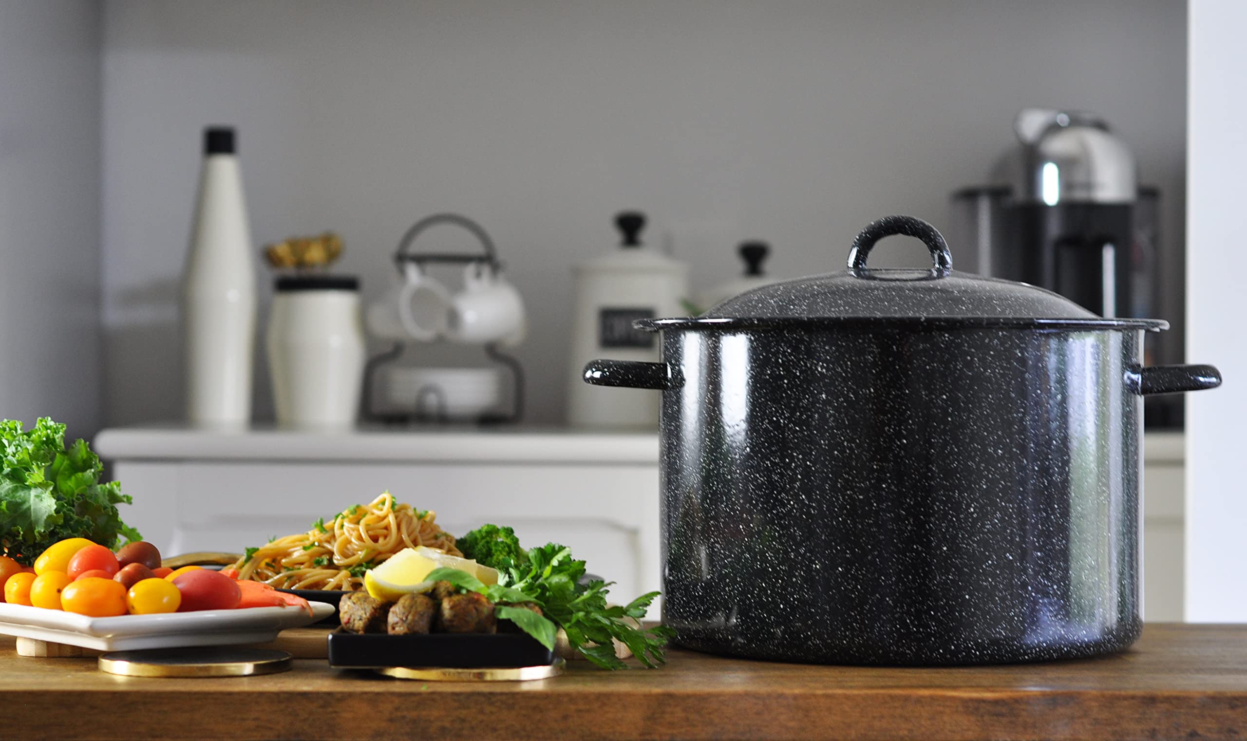 Mirro 7.75Qt Traditional Vintage Style Black Speckled Enamel Stock Pot with Lid