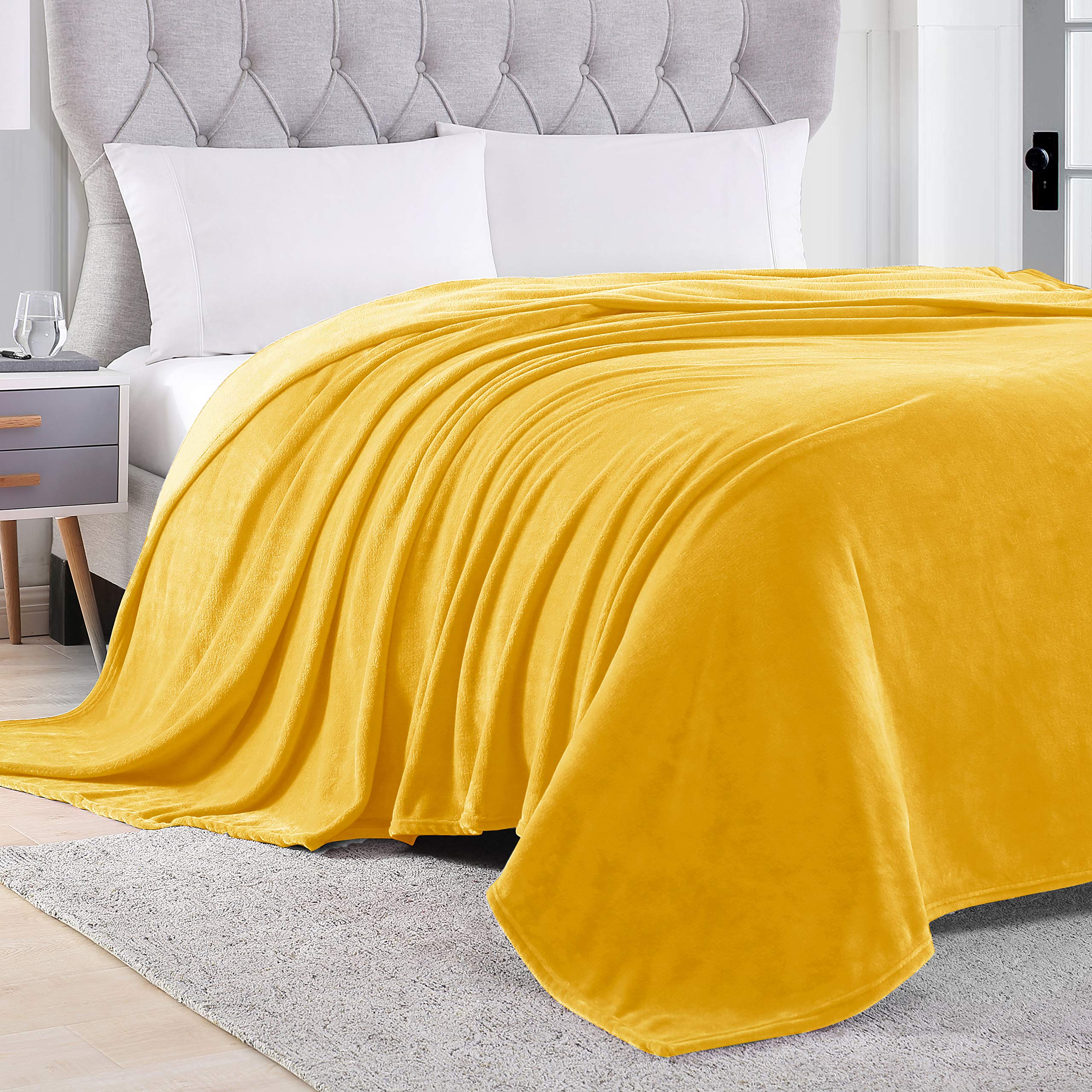 EXQ Home Fleece Blanket Twin Size Yellow Throw Blanket for Couch or Bed - Microfiber Fuzzy Flannel Blanket for Adults