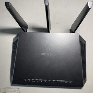 NETGEAR Nighthawk AC1900 Dual Band Wi-Fi Gigabit Router (R7000)