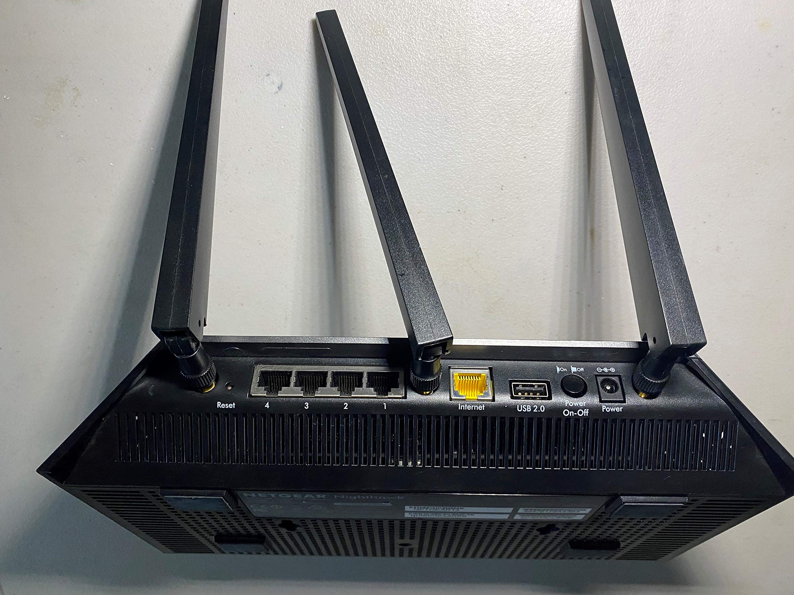 NETGEAR Nighthawk AC1900 Dual Band Wi-Fi Gigabit Router (R7000)