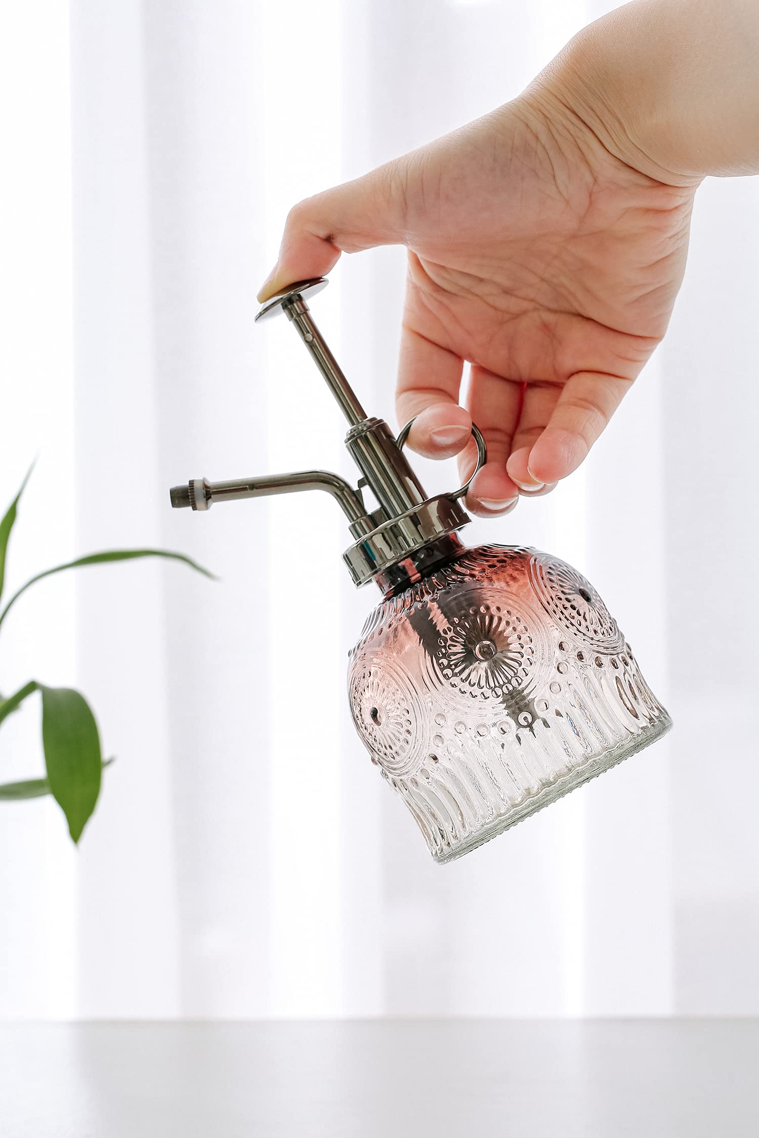 Glass Plant Mister Spray Bottle, 6.3inch Tall Vintage Plant Spritzer Watering Can, Succulent Watering Bottle with Top Pump, Plant Mister Glass Watering Garden Tool (Brown Clear Gradient)