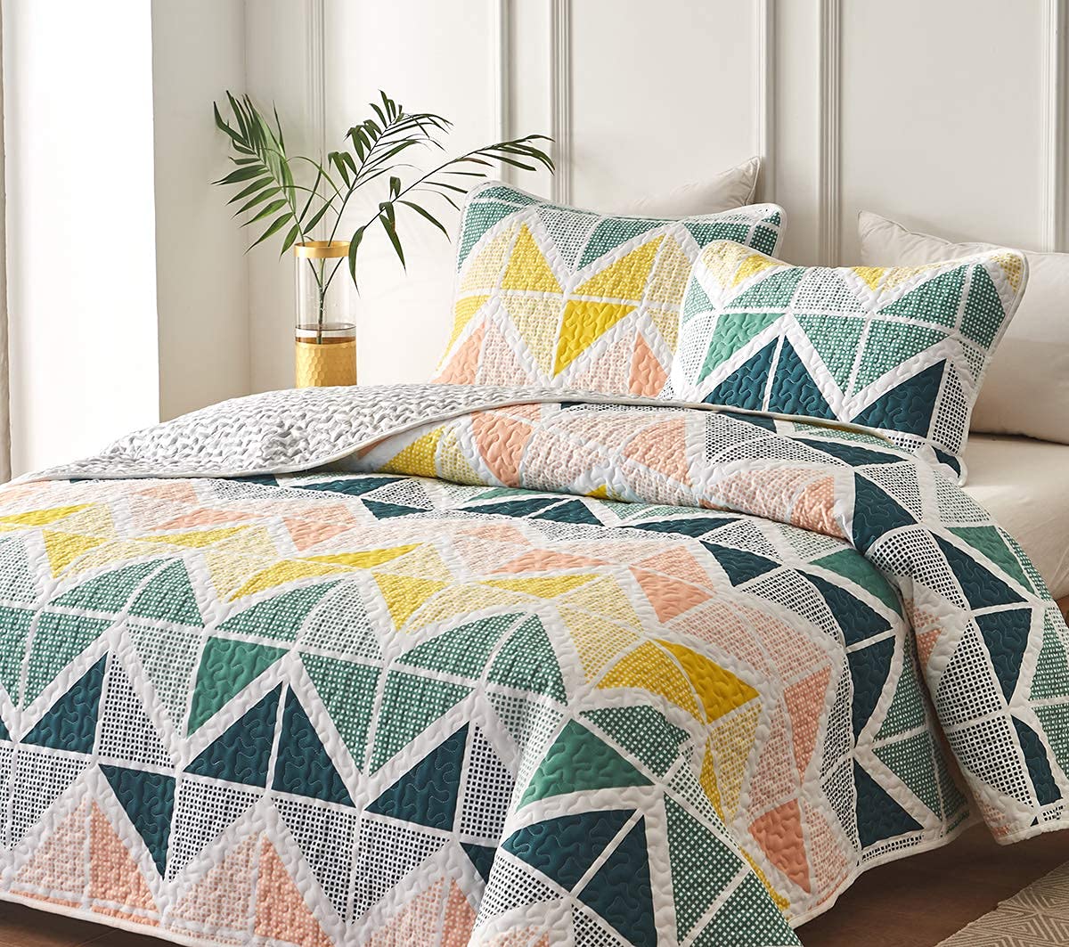 Quilt Set Bed in a bag 7 Piece Queen Size Colorful Cubes Orange Yellow Green Bedspread Coverlet with (1 Reversible Quilt 88x88, 2 Pillow Shams, 1 Flat Sheet, 1 Fitted Sheet, 2 Pillowcases)