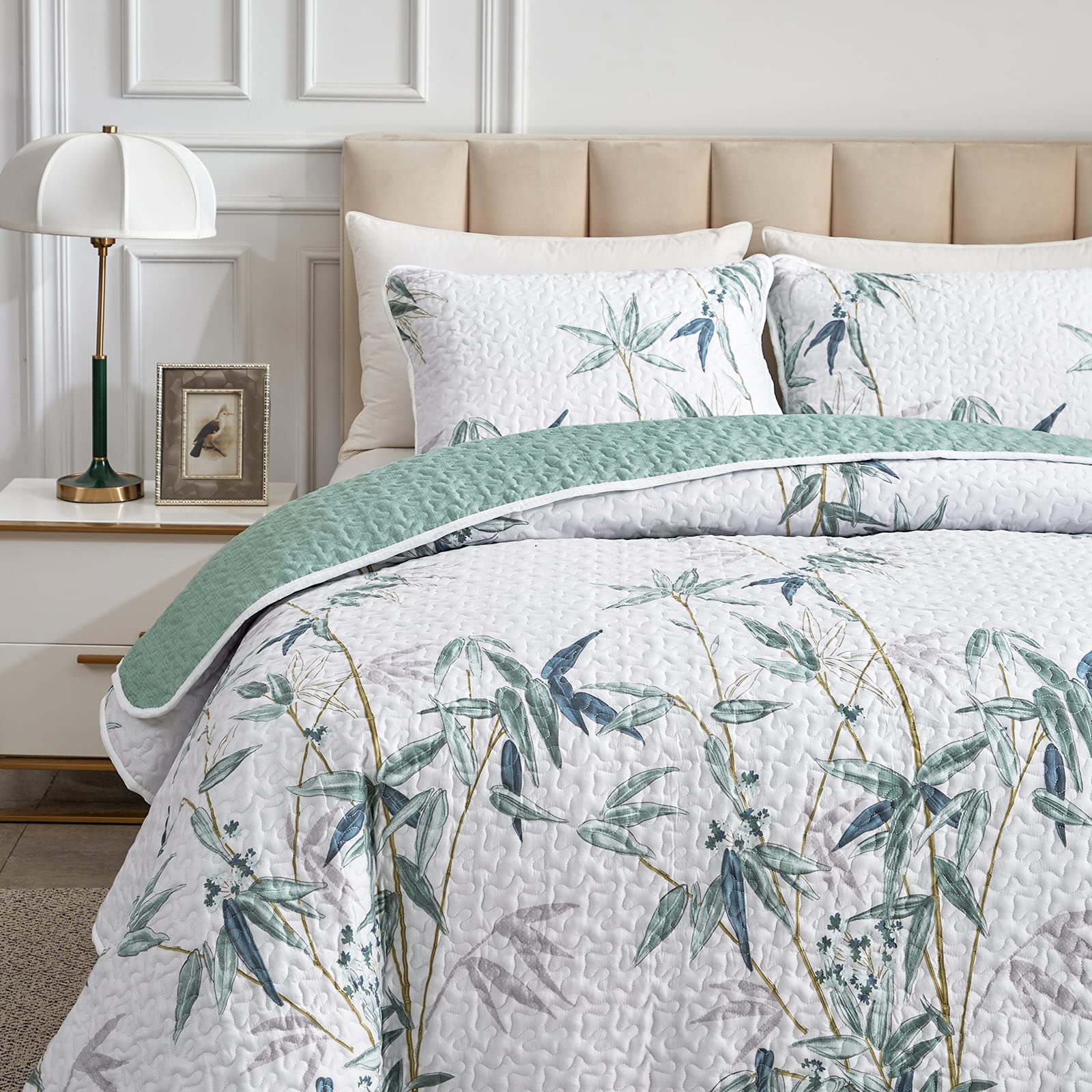 Botanical Quilt Set 3 Pieces Full/Queen Size, Green Leaves Printed on White Reversible Bedspread Coverlet Set, Soft Microfiber Lightweight Bed Cover for All Season (90" x 90", 1 Quilt+ 2 Pillow Shams)