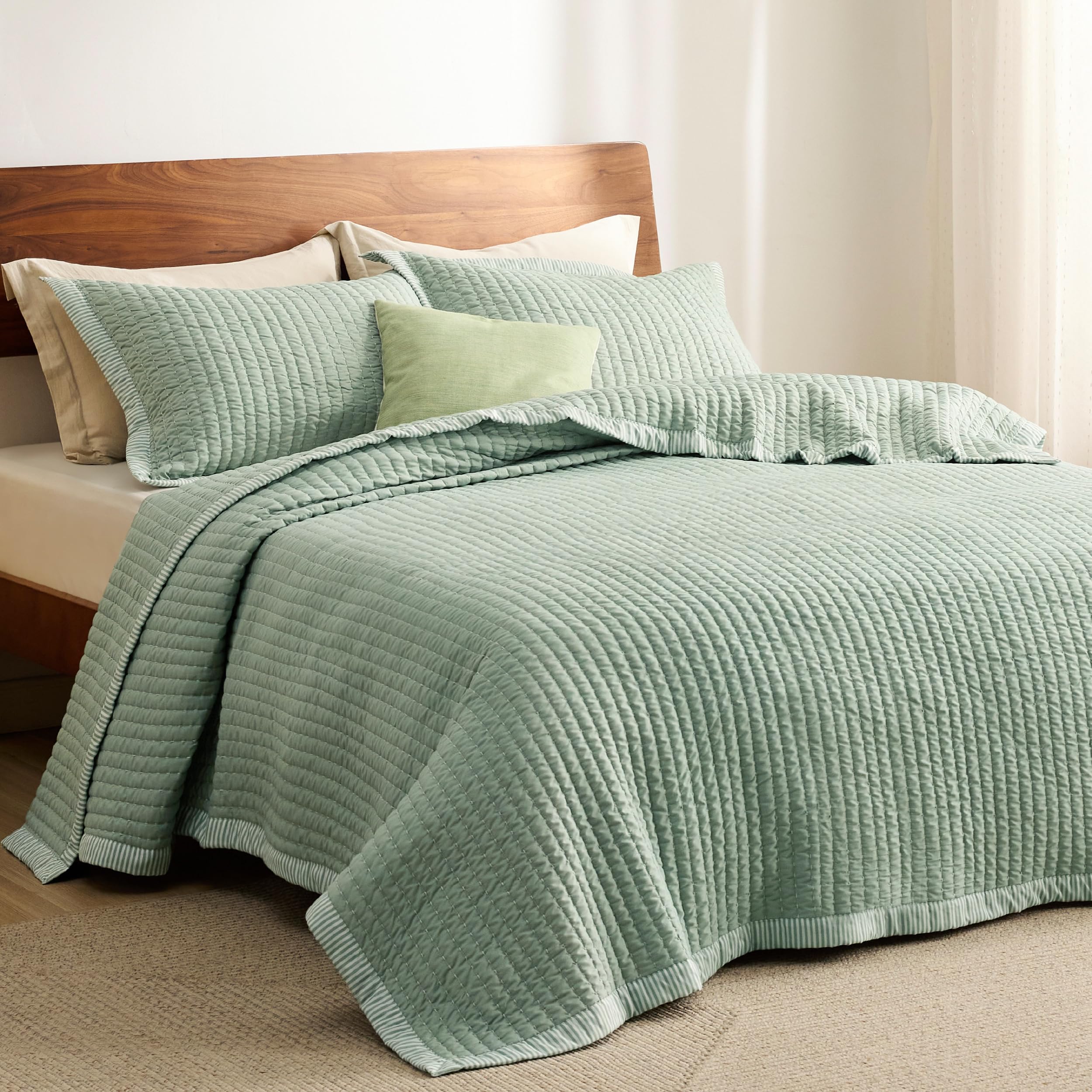 Bedsure Green Bedspread Coverlet Queen Size - Lightweight Soft Quilt Bedding Set for All Seasons, Corduroy Pattern Quilt Set, 3 Pieces, 1 Quilt (90"x96") & 2 Pillow Shams (20"x26"+2")