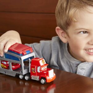 Mattel Disney and Pixar Cars Mack Toy Truck & Lightning McQueen Color-Change Car, Dip & Dunk Trailer with 2 Levels & 2 Water Tanks