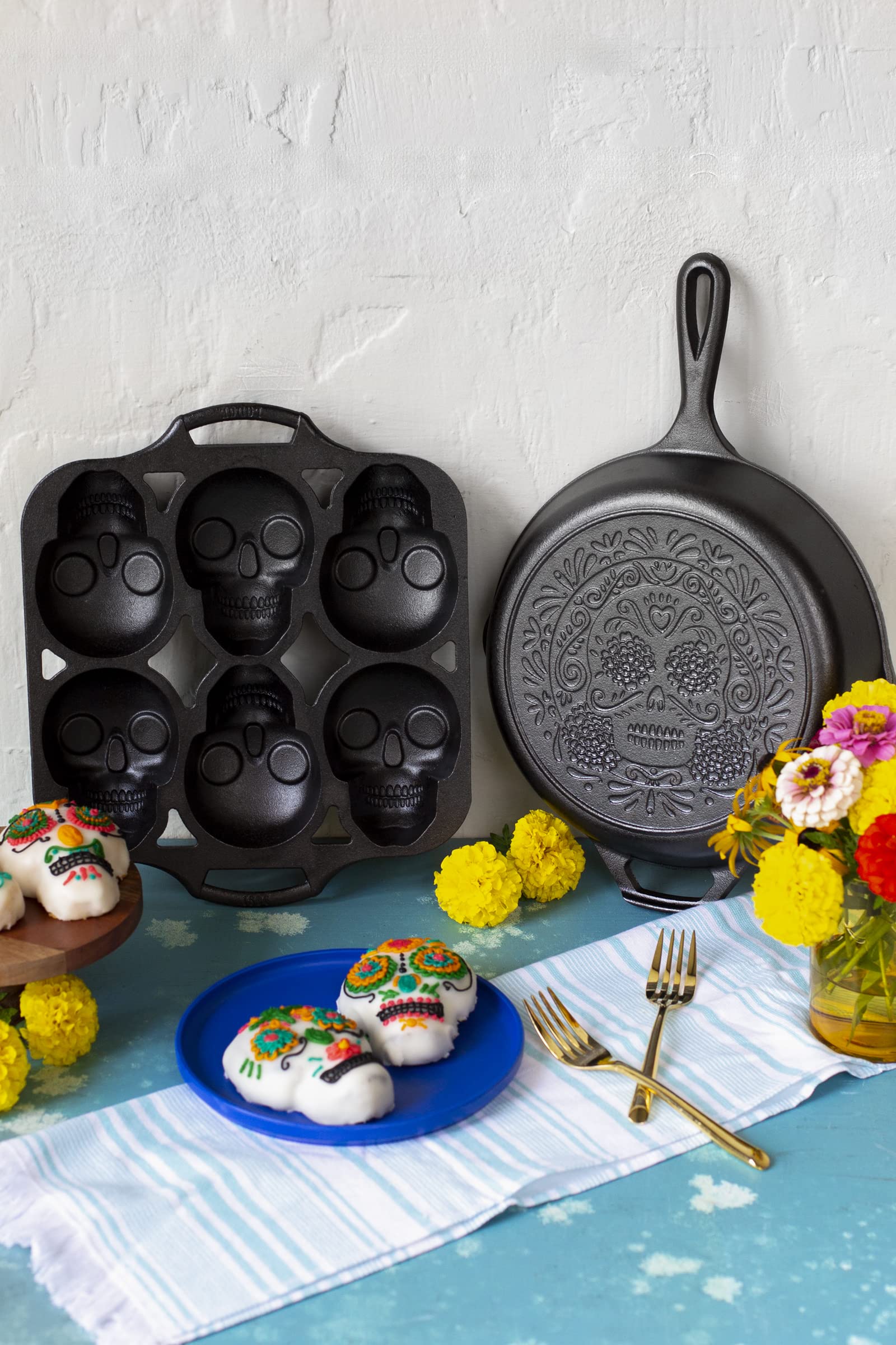 Lodge Seasoned Cast Iron Skull Mini Cake Pan