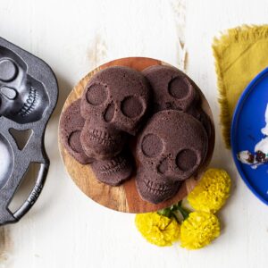 Lodge Seasoned Cast Iron Skull Mini Cake Pan