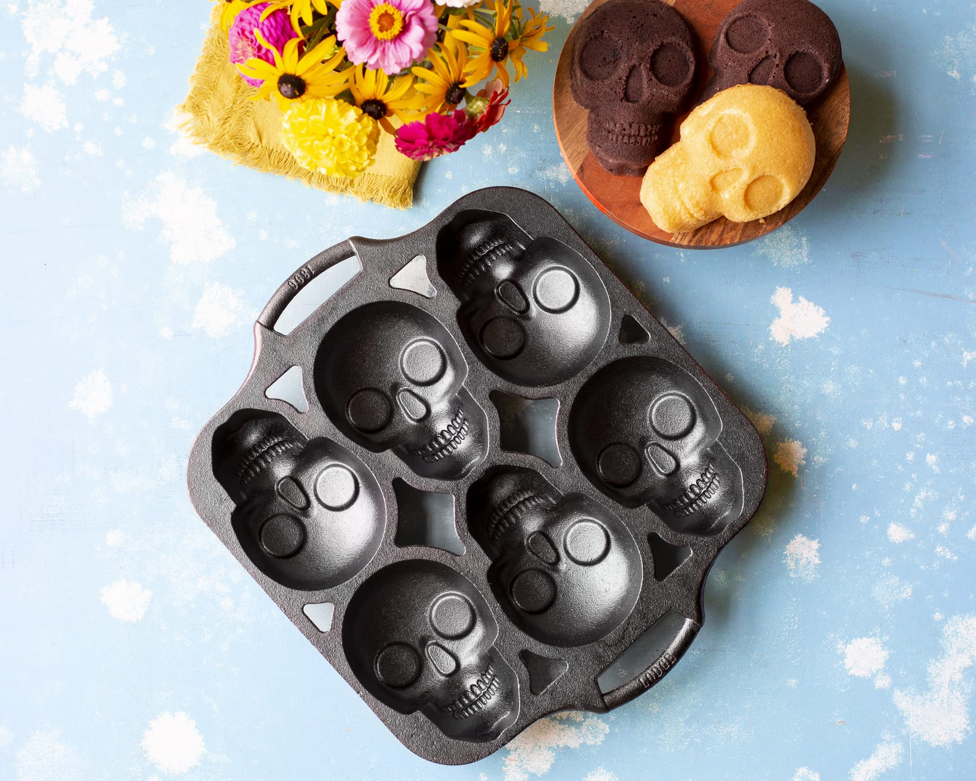 Lodge Seasoned Cast Iron Skull Mini Cake Pan