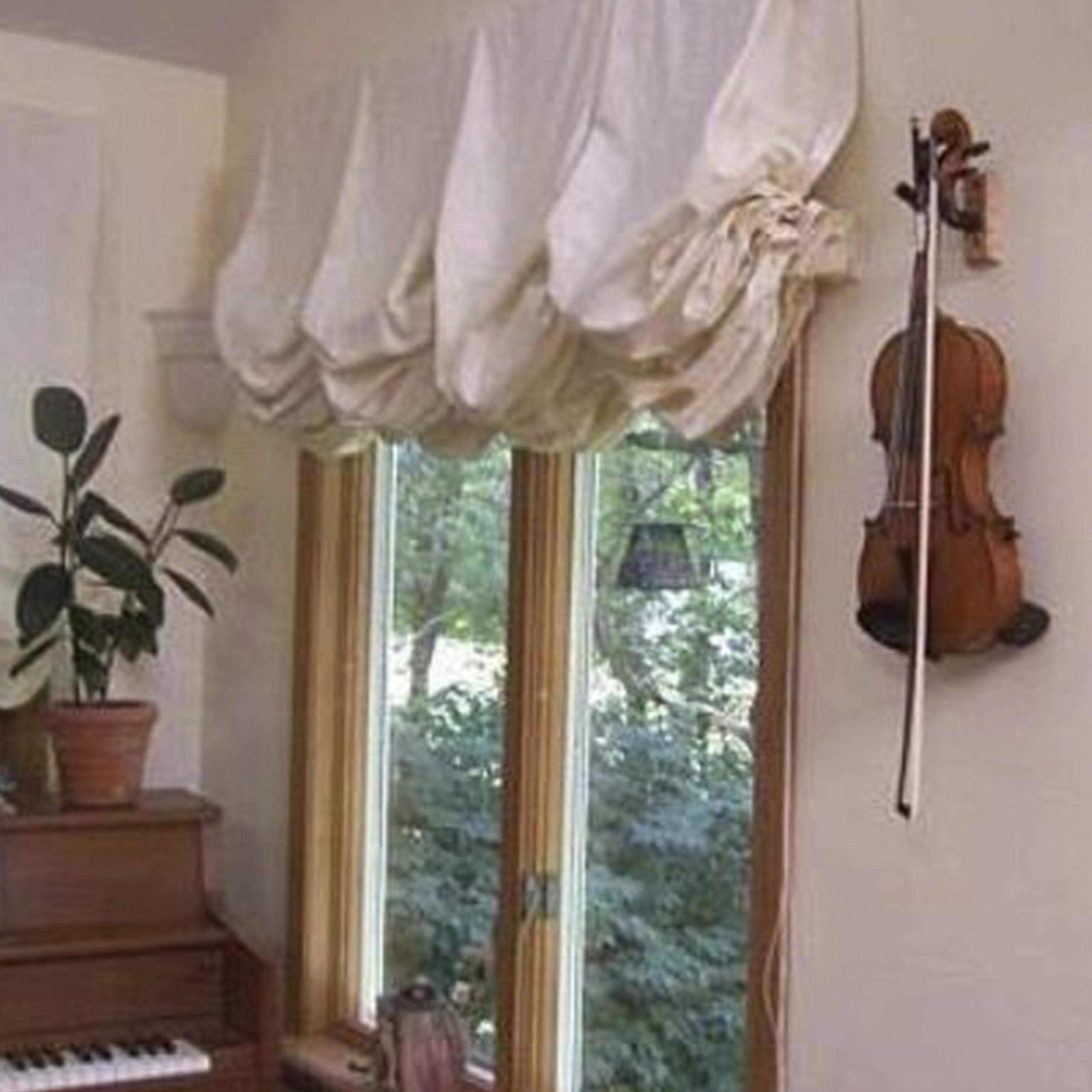 String Swing Violin and Viola Hanger Wall Mount for Home and Studio Music Room Decor Turn Your Instrument Into Art and Practice More (CC01V-C)