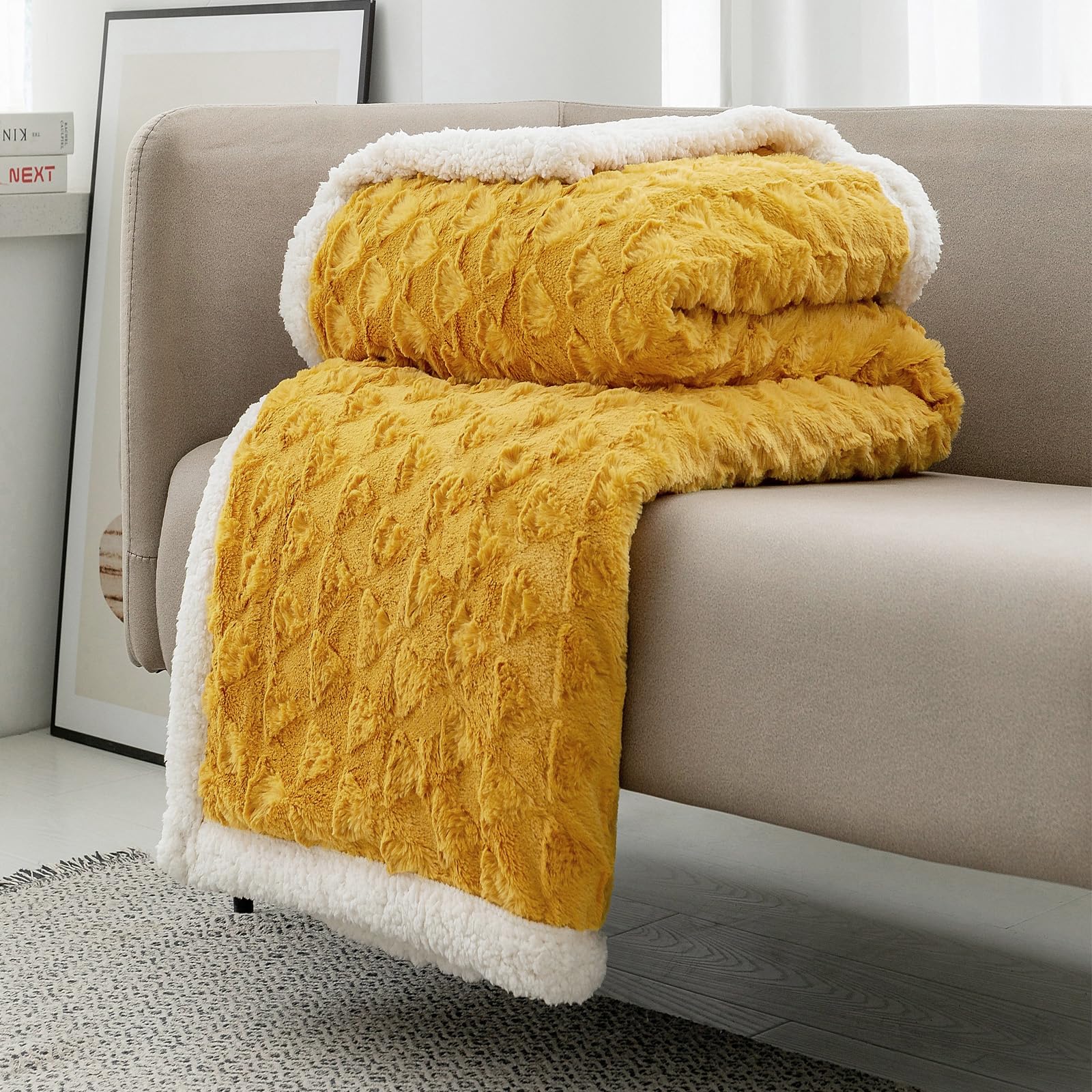 LOMAO Throw Blanket for Couch - Fleece Blankets & Throws Faux Fur Blanket Soft Fuzzy Sherpa Blanket Cozy Blanket Gift Throw Blankets for Bed,Sofa (50x60,Yellow)