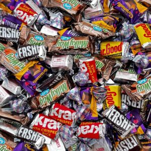 chocolate candy mix - hershey'snuggets, assorted miniatures, milkyway fun size, caramello bars, 3-pound variety pack - about 150 pieces