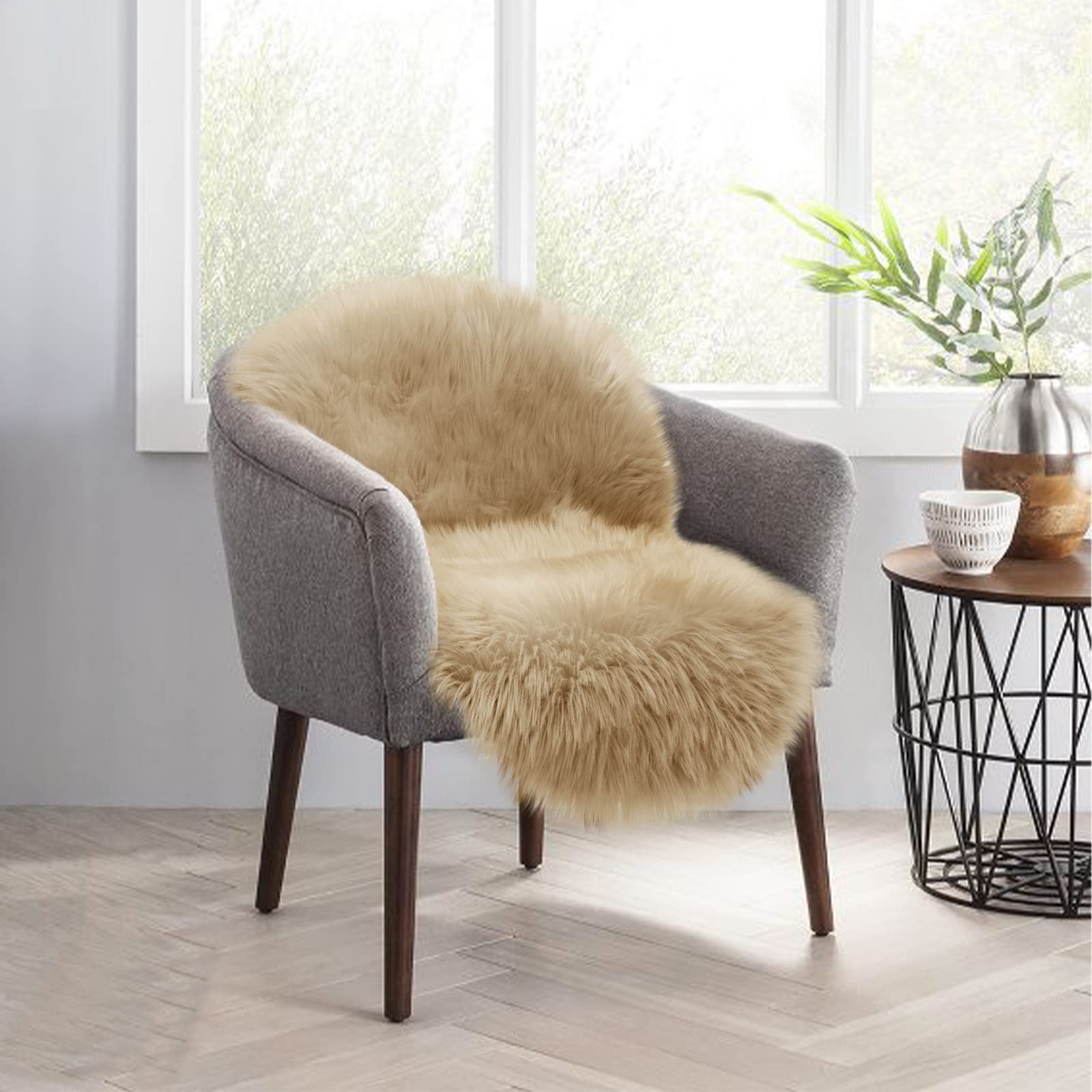 Faux Fur Rug Sofa Chairs Cover, Beige Small Rug for Bedroom, 2X3 Shaggy Furry Rug for Kids Room, Shag Fluffy Rug for Nursery Room, Soft Fuzzy Plush Carpet