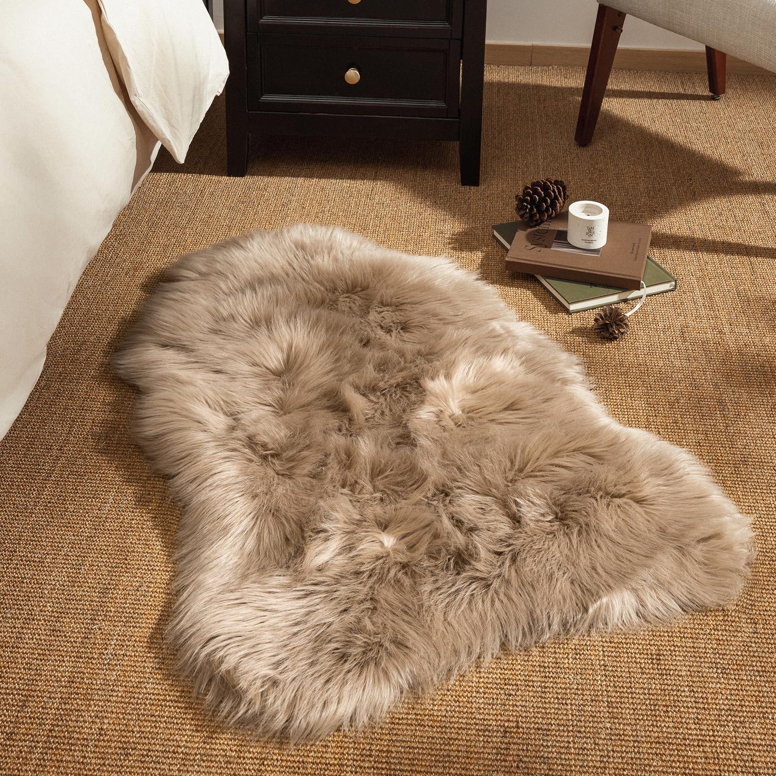 Ashler Faux Fur Rug, Beige Area Rugs, Fluffy Sheepskin Fur Rug, Fuzzy Ultra Soft 2 x 3 Ft Rugs, Machine Washable Shag Rug, Nursery Throw Rugs for Bed, Living, Kids Room