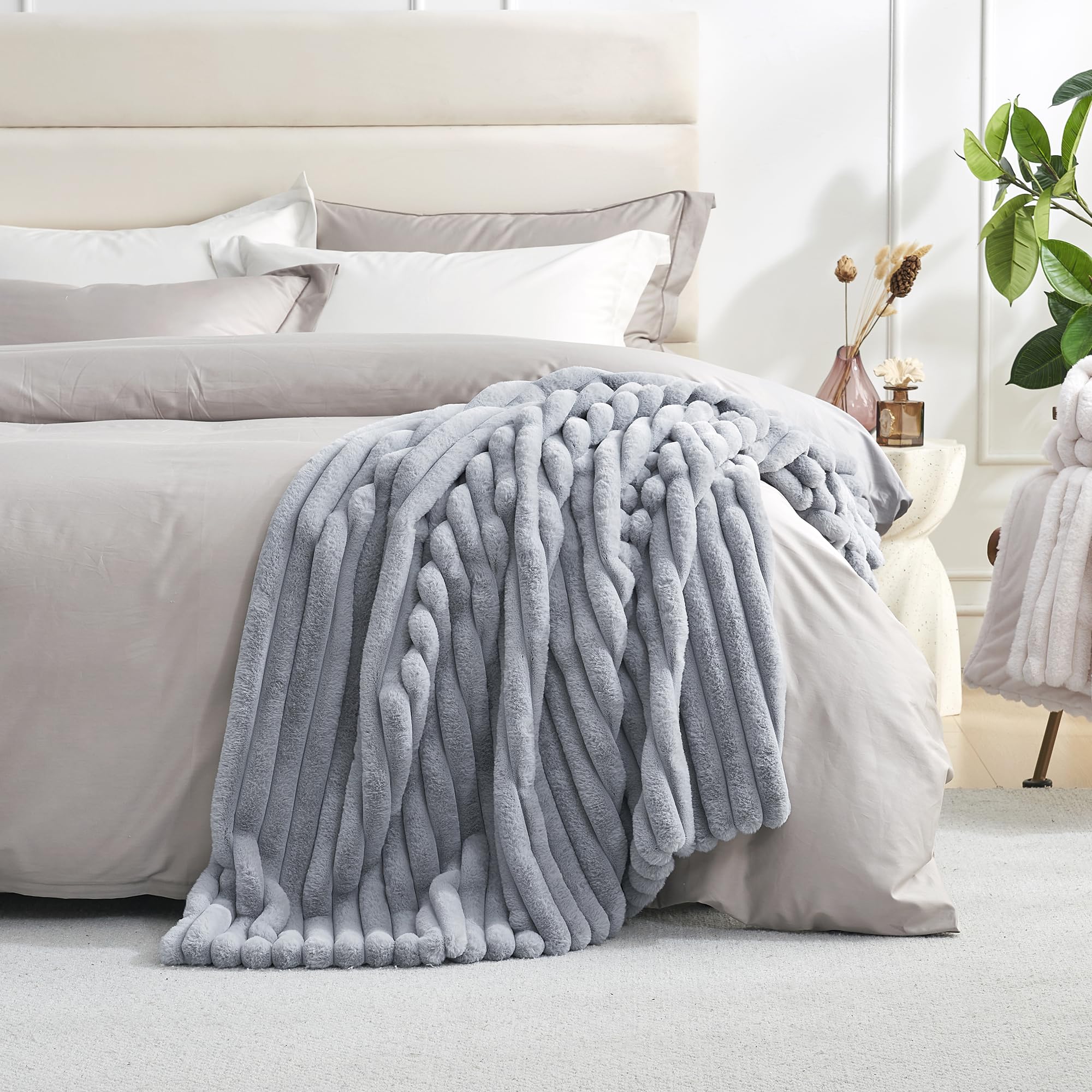 Amélie Home Soft Faux Fur Throw Blanket for Couch, Warm Luxurious Faux Rabbit Fur Striped Throw Blanket, Cozy Fluffy Plush Fur Blanket for Sofa Chair Bed Living Room, Light Grey, 50"x 70"