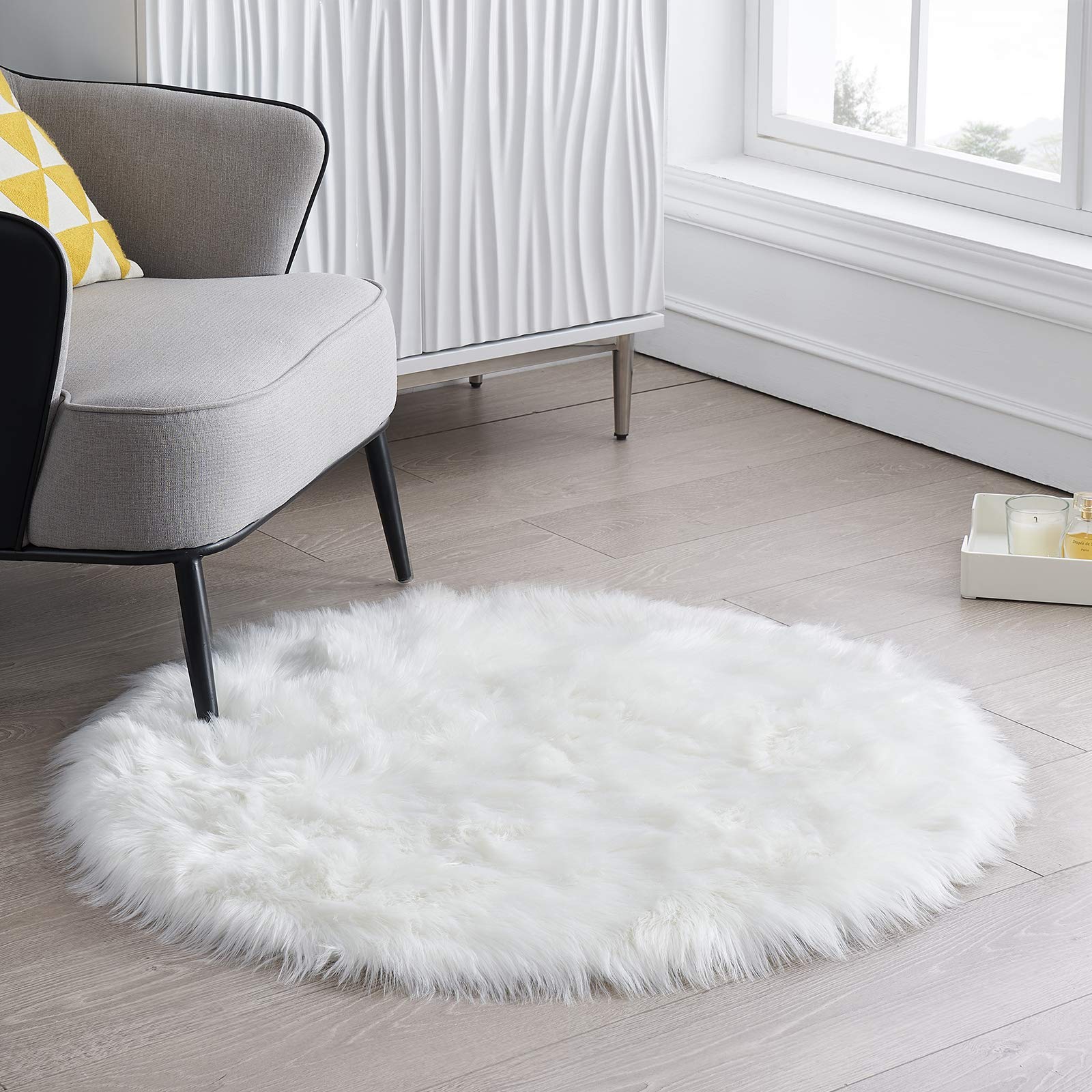 Round Fur Rug Fluffy Area Rug for Bedroom, White Faux Fur Rug Furry Circle Rug for Kids Room, Cute Princess Castle Furry Nursery Rug, Plush Shag Circular Rugs Floor Carpets for Teen Girl Room, 3x3 Ft