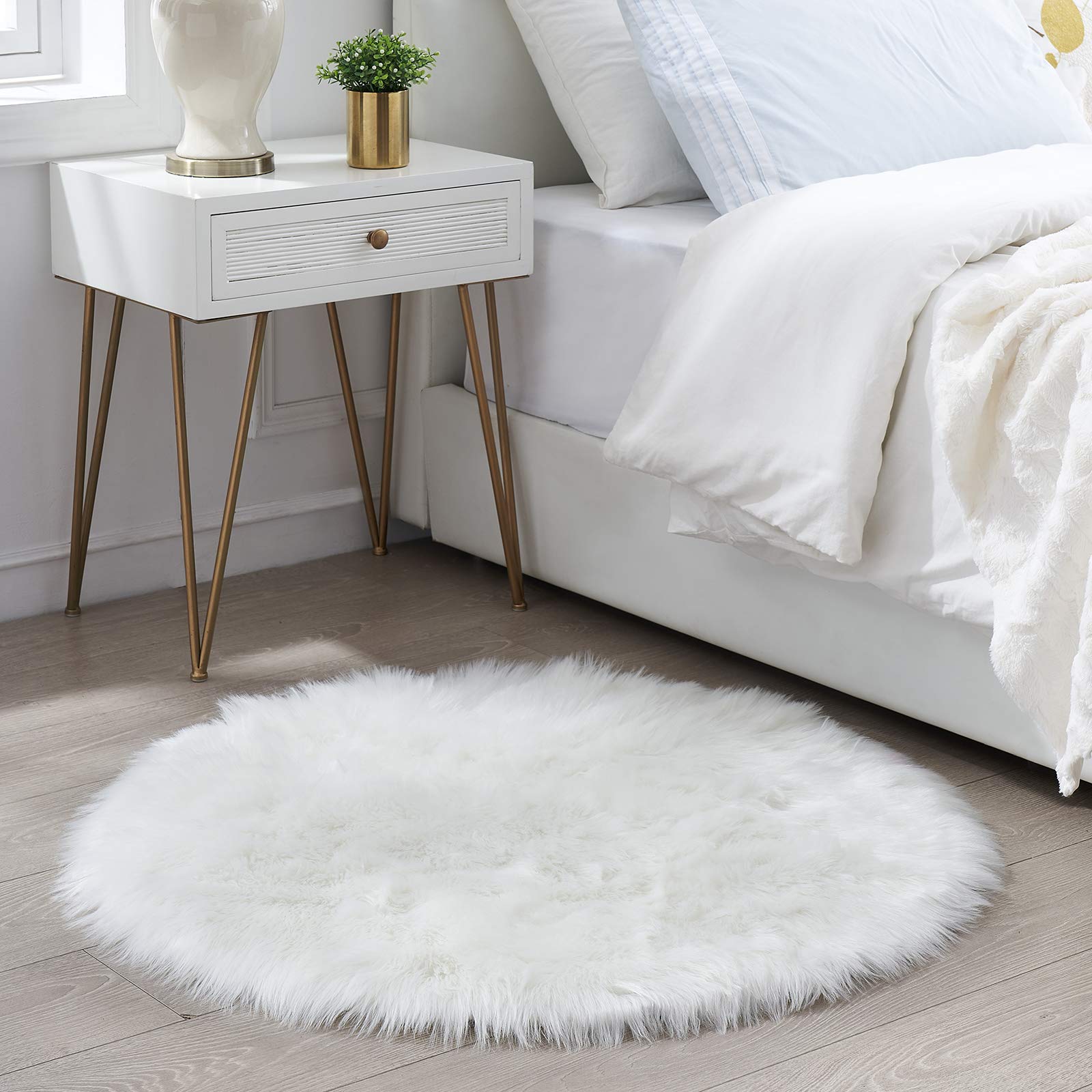 Round Fur Rug Fluffy Area Rug for Bedroom, White Faux Fur Rug Furry Circle Rug for Kids Room, Cute Princess Castle Furry Nursery Rug, Plush Shag Circular Rugs Floor Carpets for Teen Girl Room, 3x3 Ft