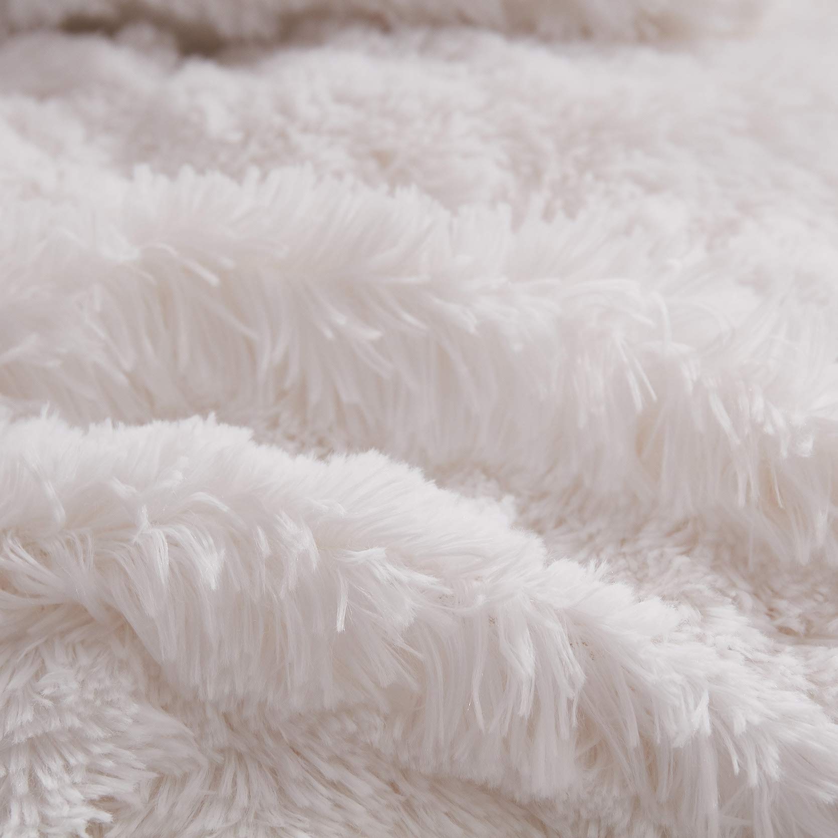 WERDIM Shaggy Fluffy Faux Fur Duvet Cover Set Button Closure Velvety Bedding Set Comforter Cover with Pillowcases White, Queen Size