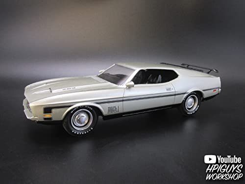 AMT 1971 Ford Mustang Mach I 1:25 Scale Model Kit