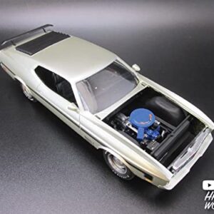 AMT 1971 Ford Mustang Mach I 1:25 Scale Model Kit