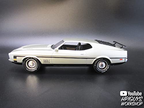 AMT 1971 Ford Mustang Mach I 1:25 Scale Model Kit