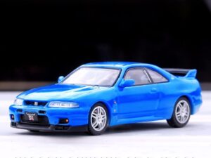 skyline gt-r (r33) rhd (right hand drive) bayside blue metallic 1/64 diecast model car by inno models in64-r33-cbl