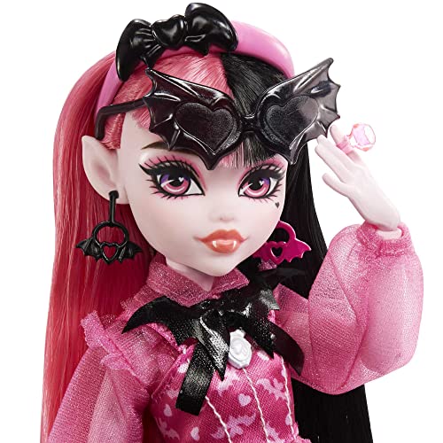 Monster High Doll, Draculaura with Pink & Black Hair in Signature Look with Fashion Accessories & Pet Bat Count Fabulous