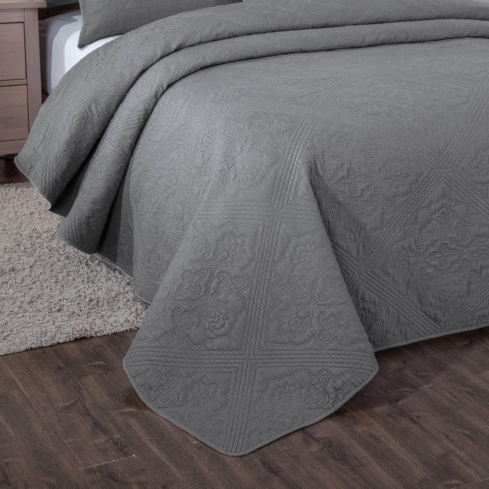 DaDa Bedding Stone Washed Grey Elegant Floral Bedspread - Matelassé Ash Silver Diamond Pattern Quilted Vintage Quilt Coverlet Set - Twin - 2-Pieces