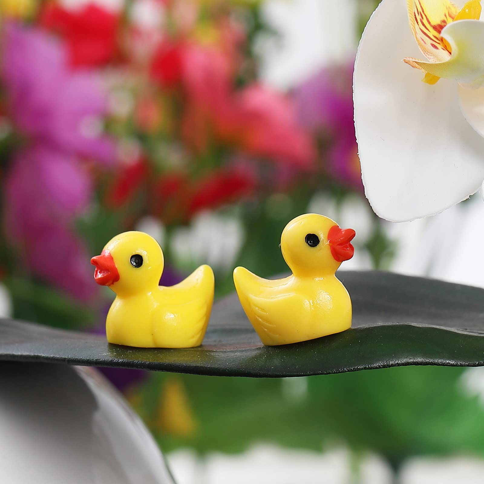 GliSun 200 Pieces Mini Resin Ducks Tiny Duck for Garden Micro Landscape Ornament Dollhouse Prank Christmas Falloween Birthday Party Favors DIY Decoration Craft