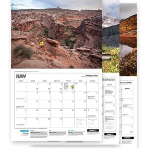 Runner's World 2024 Wall Calendar: Discover inspirational photography, training tips from the experts, motivational quotes, race dates and more!