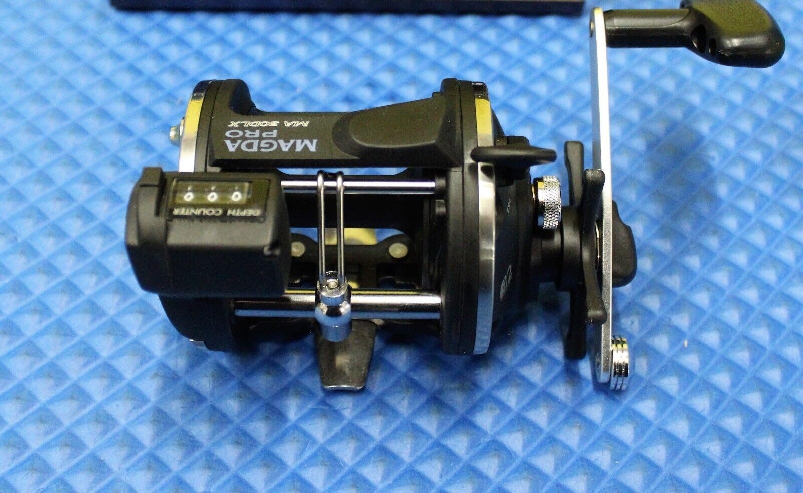 Okuma Magda Pro Line Counter Levelwind Trolling Reel, Small, Black/Silver, MA-20DX