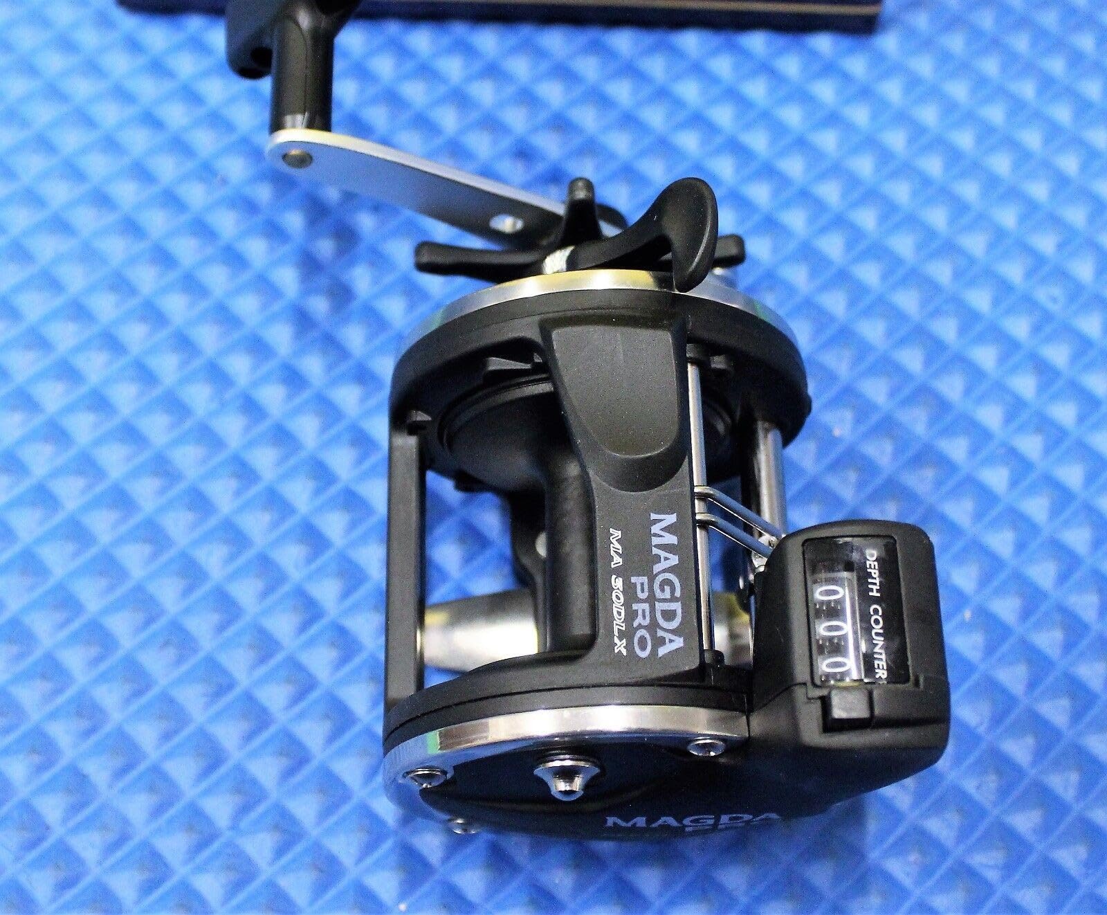 Okuma Magda Pro Line Counter Levelwind Trolling Reel, Small, Black/Silver, MA-20DX