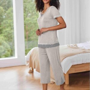 Ekouaer Capri Pajama Sets for Women Capri Pants with Short Tops Sleepwear Ladies Sleep Sets Short Sleeve Pjs Sets Soft Two Piece Loungewear Sets Light Grey