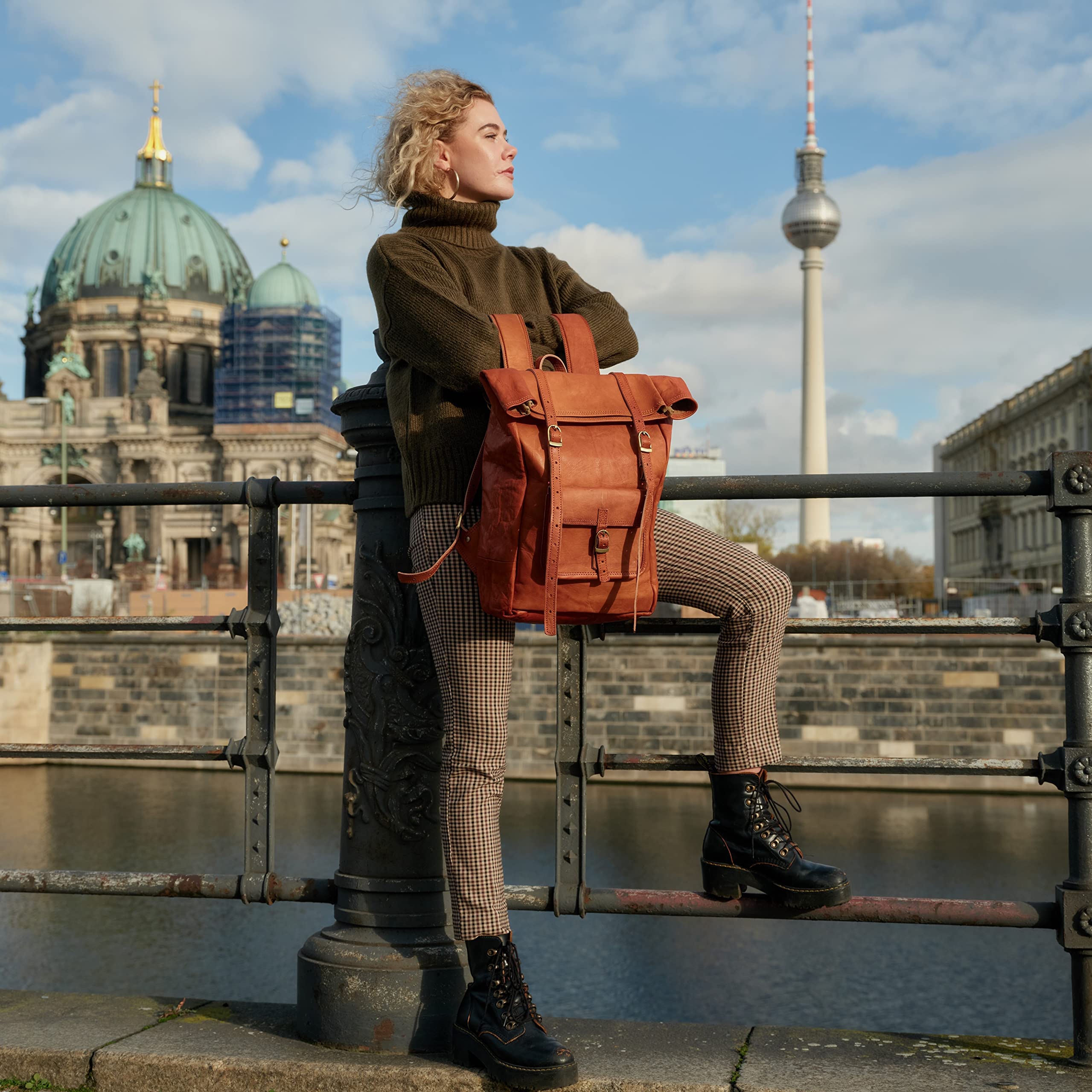 BERLINER BAGS Vintage Leather Backpack Leeds M, Large Waterproof Bookbag for Men and Women - Brown