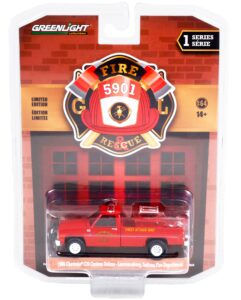 1986 chevy c20 custom deluxe pickup truck red first attack unit with fire accessories lawrenceburg fire dept (in) 1/64 diecast by greenlight 67010 a