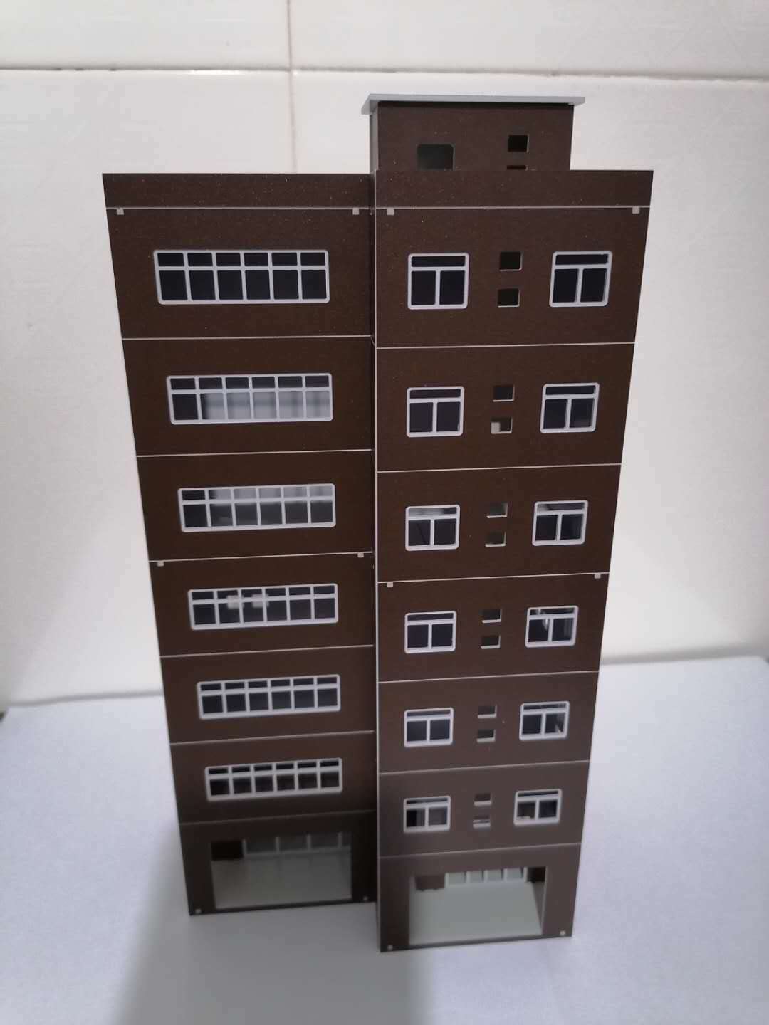 ATINGSHOKB HO Scale Building 1:87 DIY Train Railway Modern Tall Business Buildings Office House Assembled Architectural for Model Train Layout (Brown)